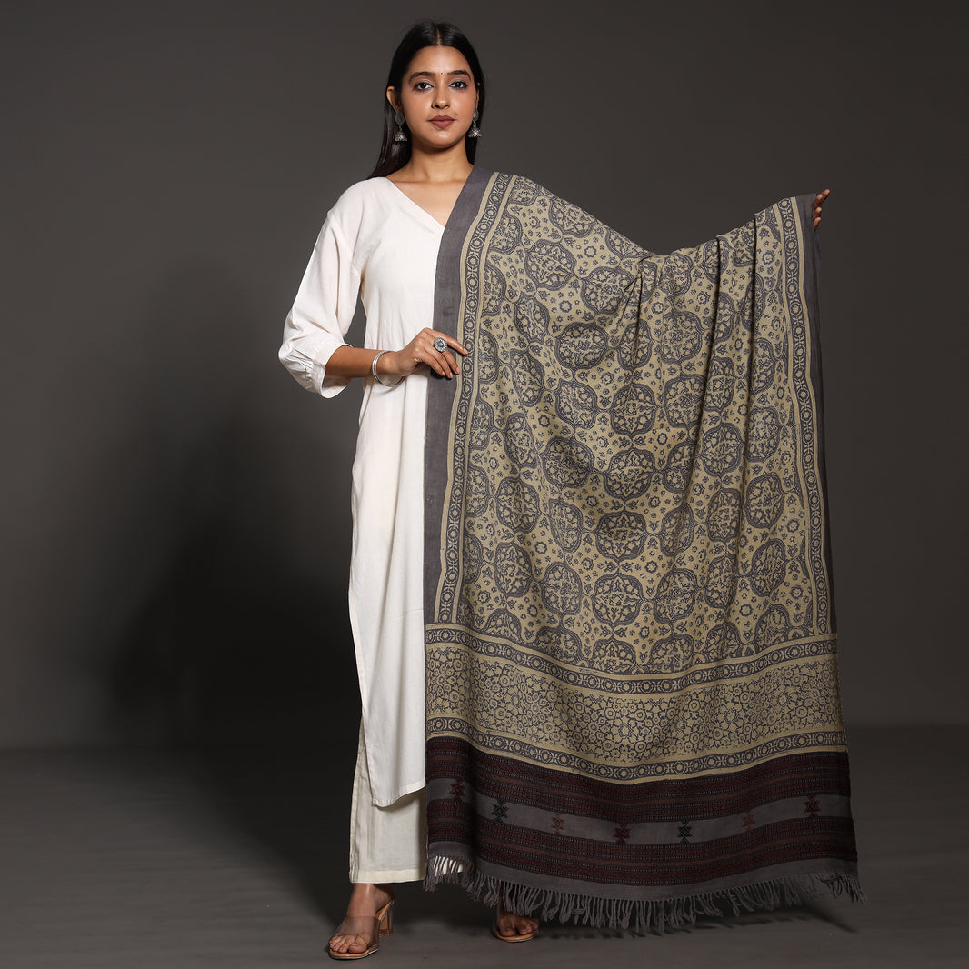Shawls Online (ऊनी शॉल) - Handmade Shawls, Pure Wool Embroidered Shawl ...