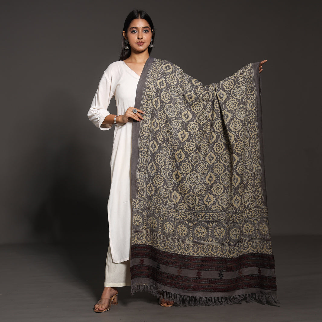 Shawls Online (ऊनी शॉल) - Handmade Shawls, Pure Wool Embroidered Shawl ...
