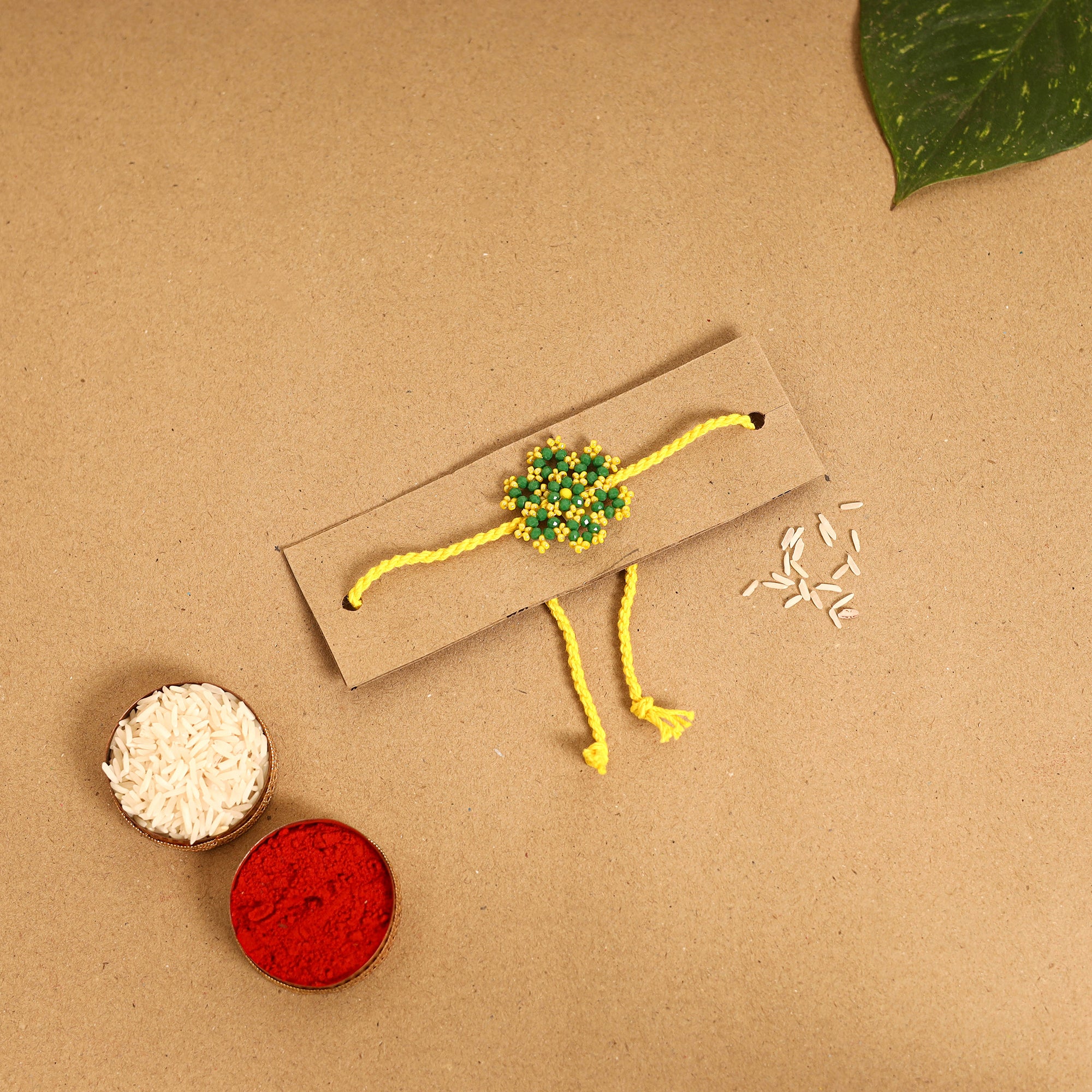 Handmade Beadwork Phool Rakhi – iTokri आई.टोकरी