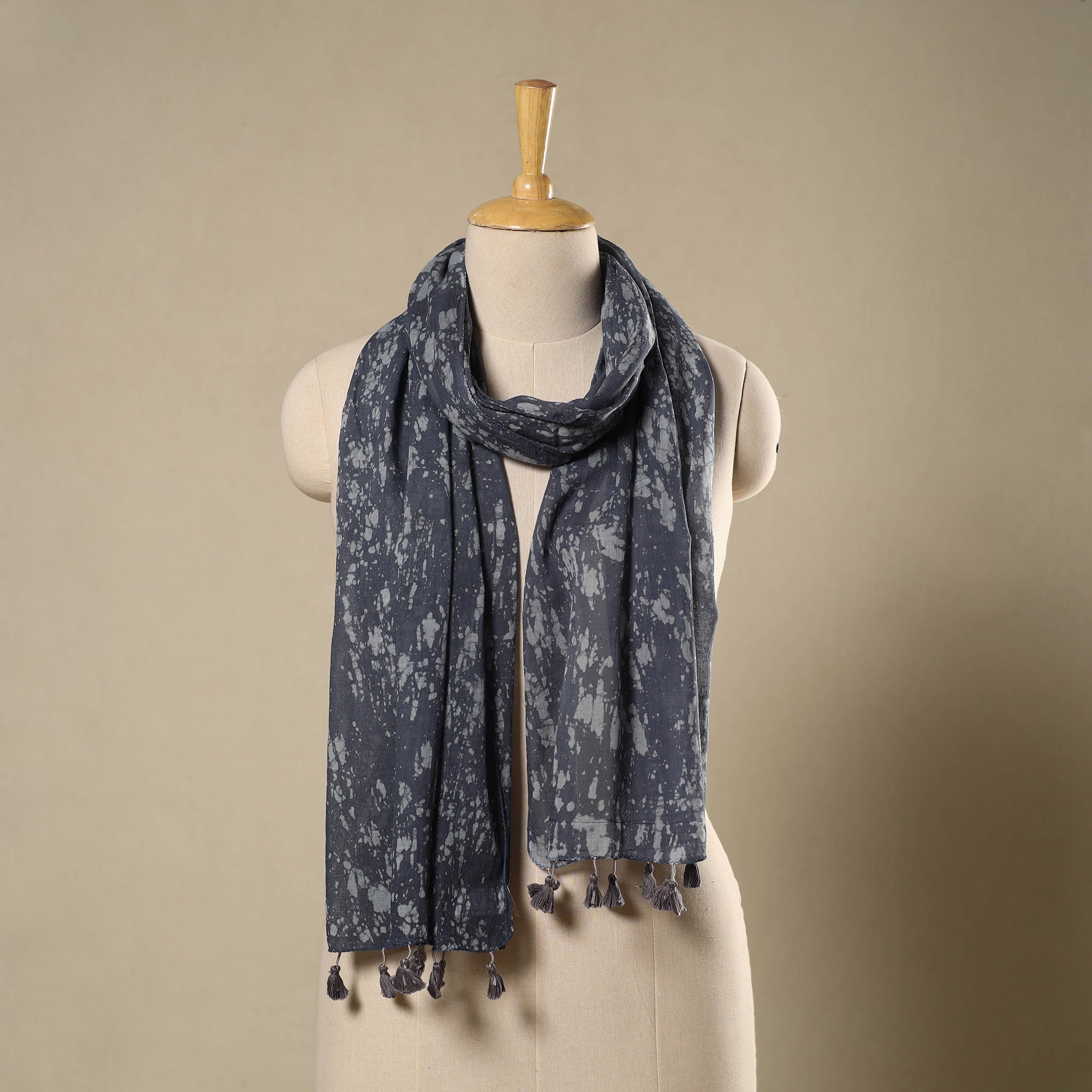 Buy Grey Mul Cotton Hand Batik Print Stole with Tassels – iTokri आई.टोकरी