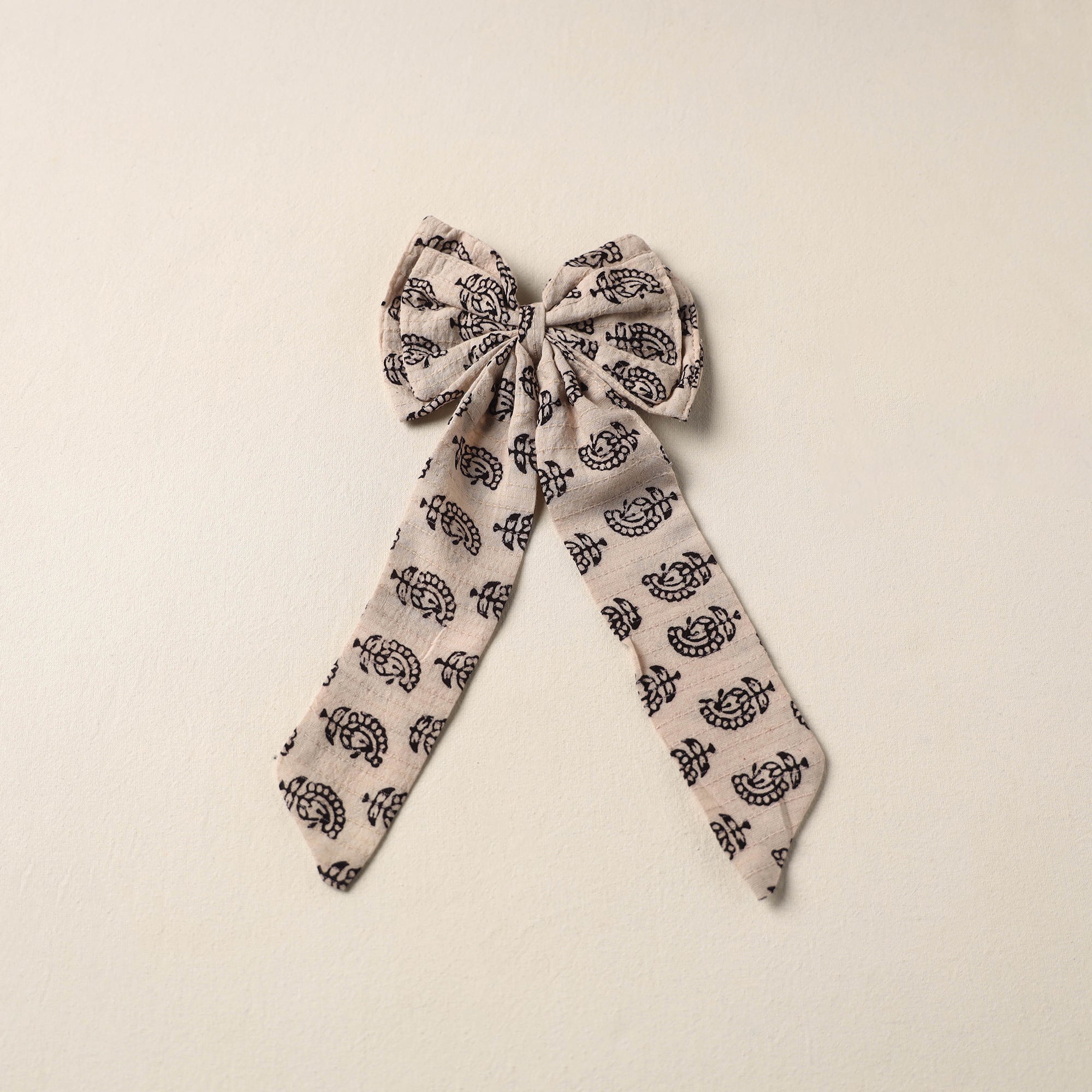 Beige Handmade Fabric Bow Hair Clip – iTokri आई.टोकरी