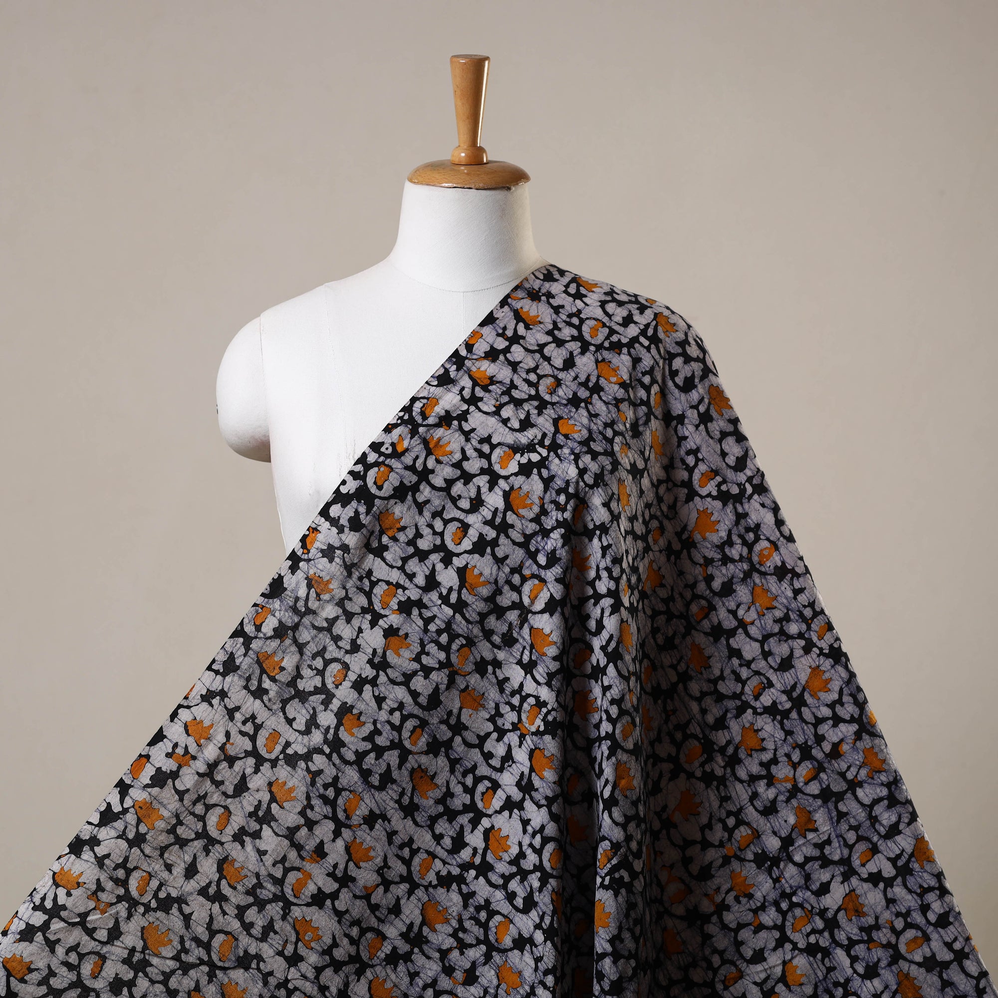 White Cotton Kutch Hand Batik Print Fabric – iTokri आई.टोकरी