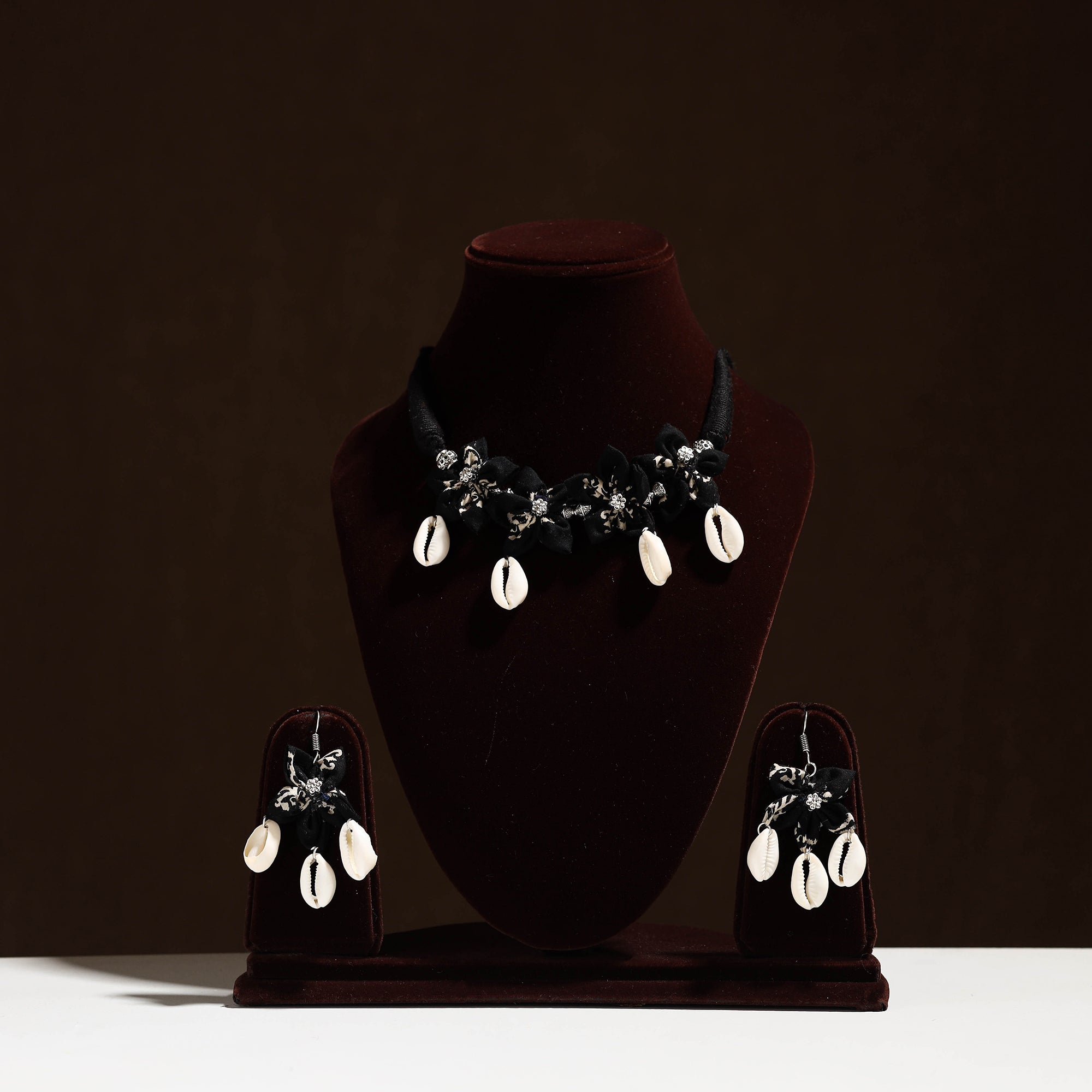 Black Fabart Phool Kali Shell Choker Necklace Set