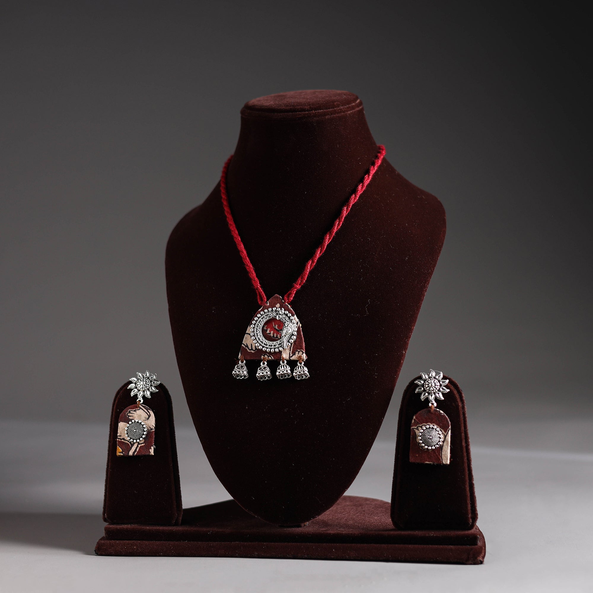 Red Handcrafted GS Fabart Necklace Set 01