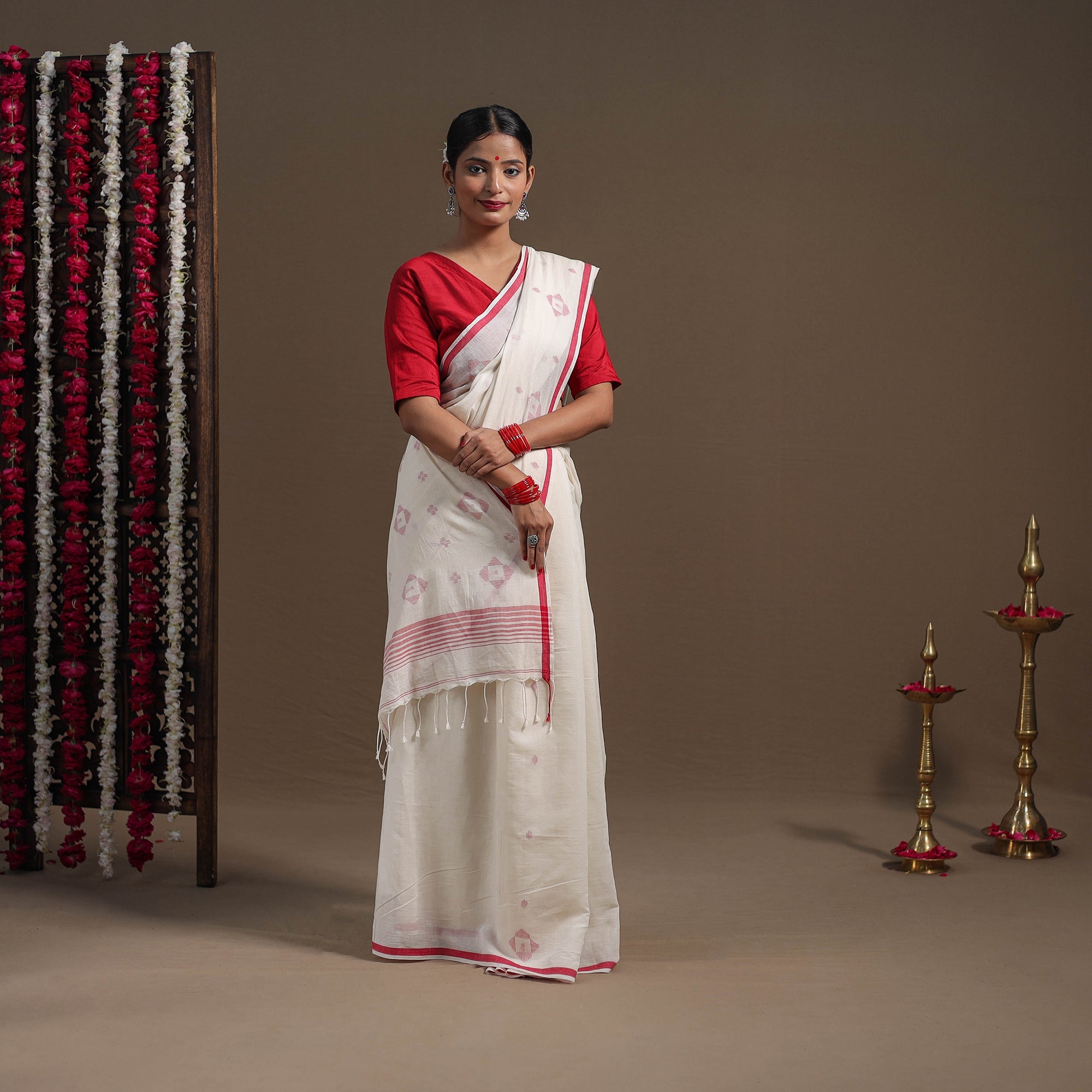 White Handloom Cotton Phulia Jamdani Saree
