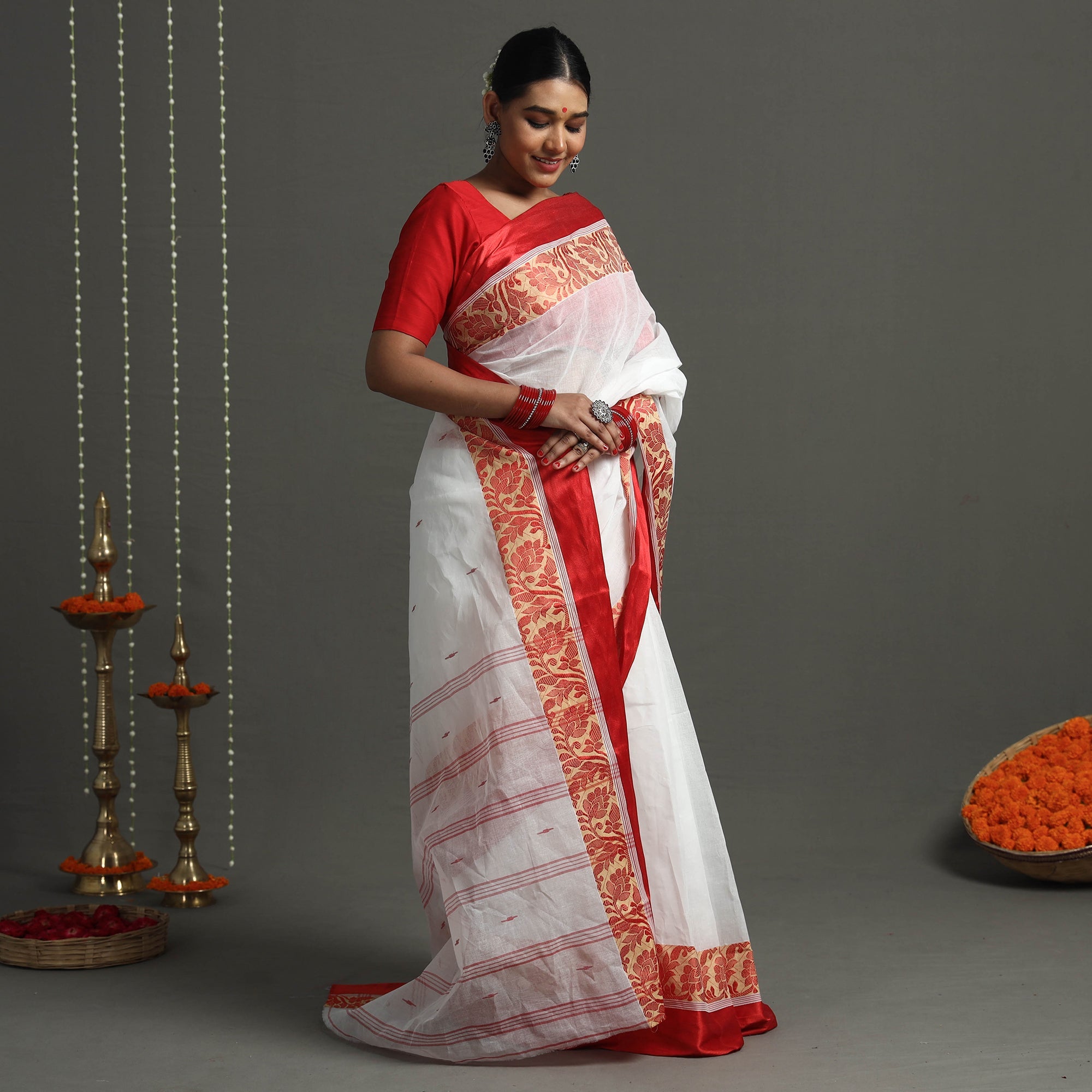 White Handloom Cotton Phulia Jamdani Saree