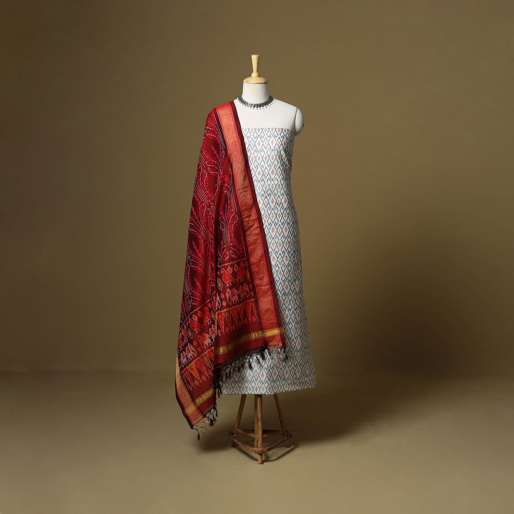 White Handloom Sico Pochampally Ikat 2pc Unstitched Dress Material Suit Set