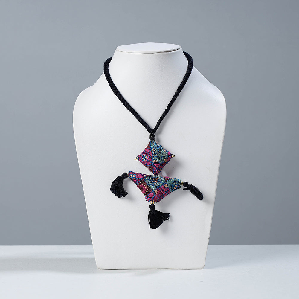 Buy Kutch Pakko Embroidery Necklace by Qasab Online at iTokri.com ...